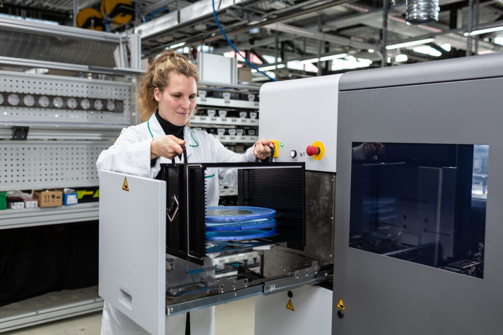 ASMPT-PlacementSolutions-SIPLACE-CA2_Hero_Operator_Loader – ASMPT SMT ...